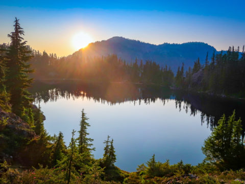 How to Hike the Spectacular Chain Lakes Loop at Mount Baker