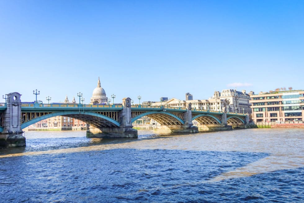 Queenâ€™s Walk: Discover London with a Stroll along the Stunning Southbank