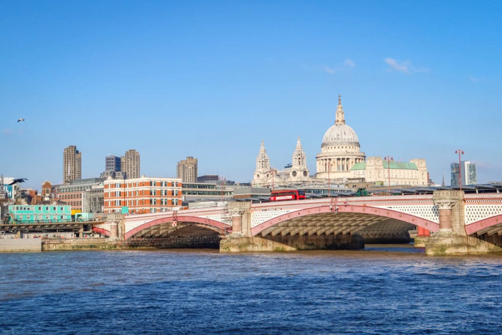 Queenâ€™s Walk: Discover London with a Stroll along the Stunning Southbank