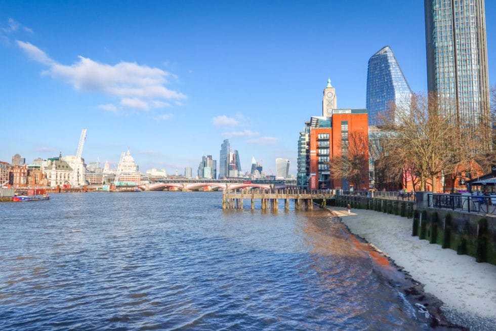 Queenâ€™s Walk: Discover London with a Stroll along the Stunning Southbank