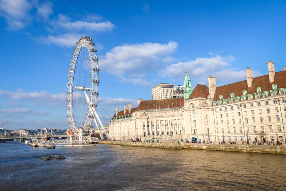 Queenâ€™s Walk: Discover London with a Stroll along the Stunning Southbank