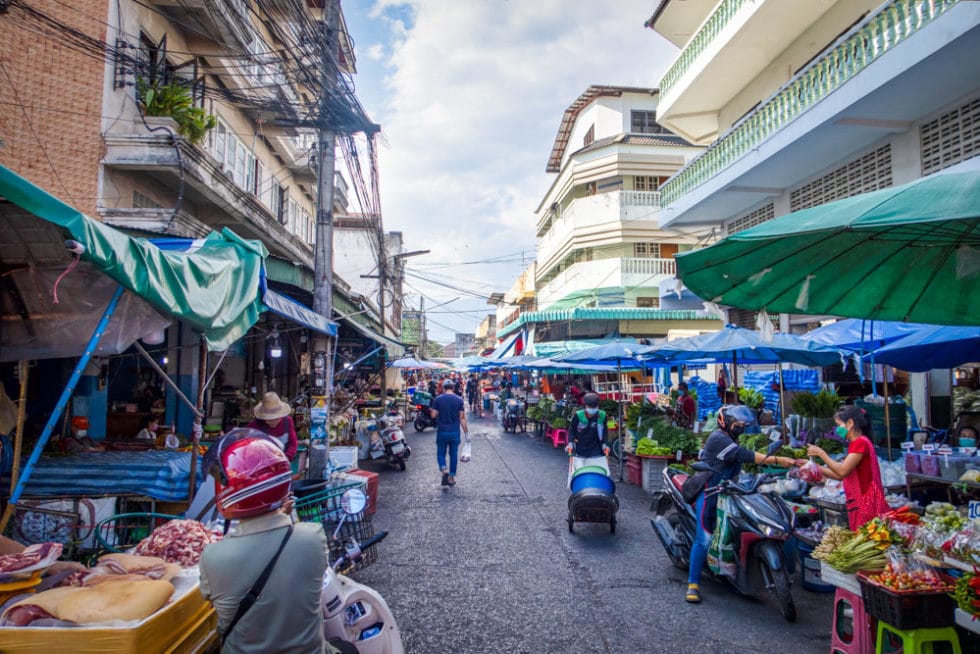 9 Amazing Chiang Mai Markets, Walking Streets and Flea Markets [2022]
